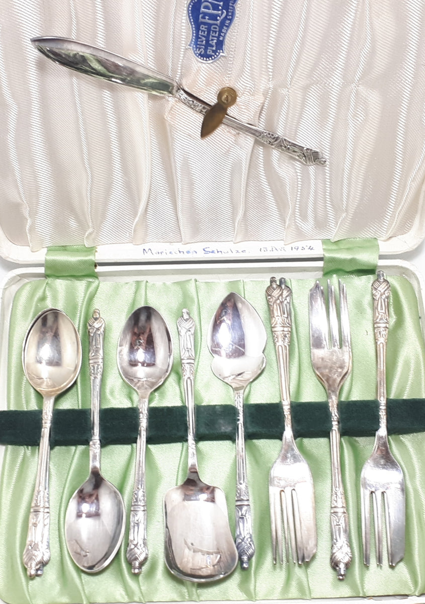 15 Piece Boxed Apostle Cake Serving Set – Affordable Preloved Goodies