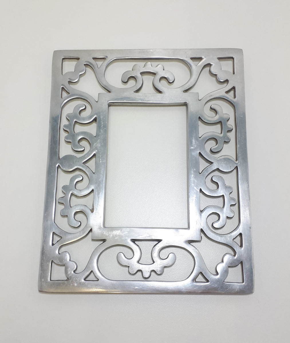 Decorative Metal Photo Frame – Affordable Preloved Goodies